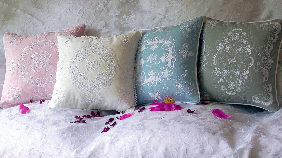 Besticktes Kissen -Cutwork RICHELIEU Spitze - Shabby Chic Dekor ...