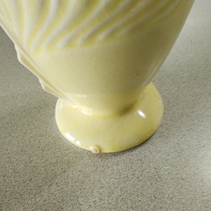 Vintager USA Pottery Yellow Vase With Floral Pattern Footed Base. 6 1/2 ...