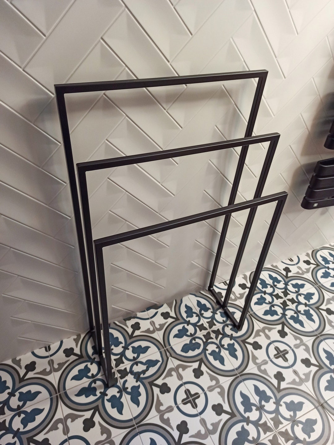 Metal Towel Rack, Freestanding Steel Stand for 3 Towels, Loft Bathroom ...