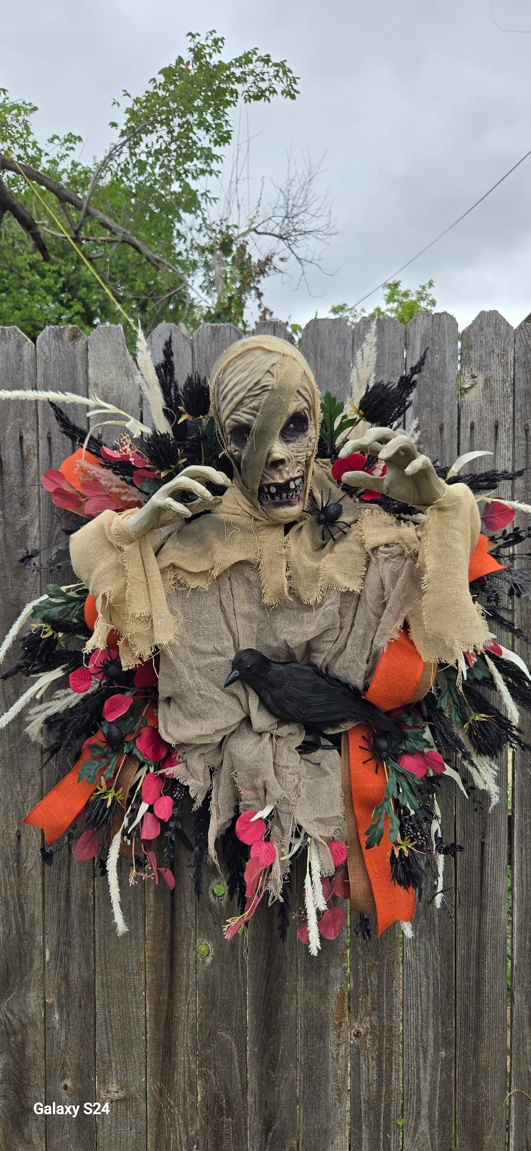 Zombie Halloween Wreath – Creepy Crow, Tattered Wraps & Floral Fright ...