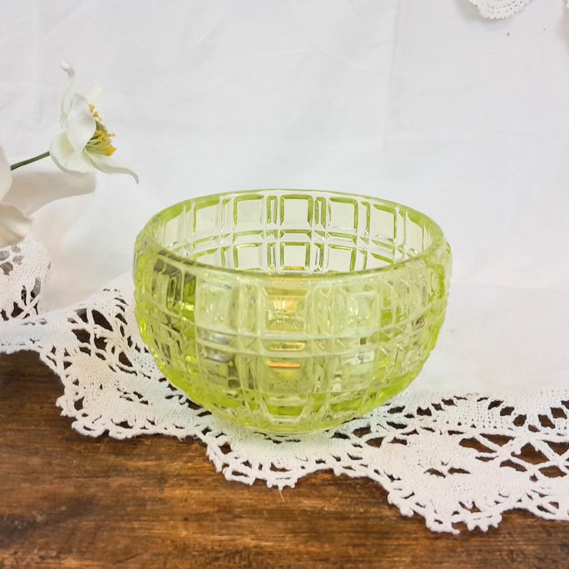 Small Uranium Bowls - Etsy UK