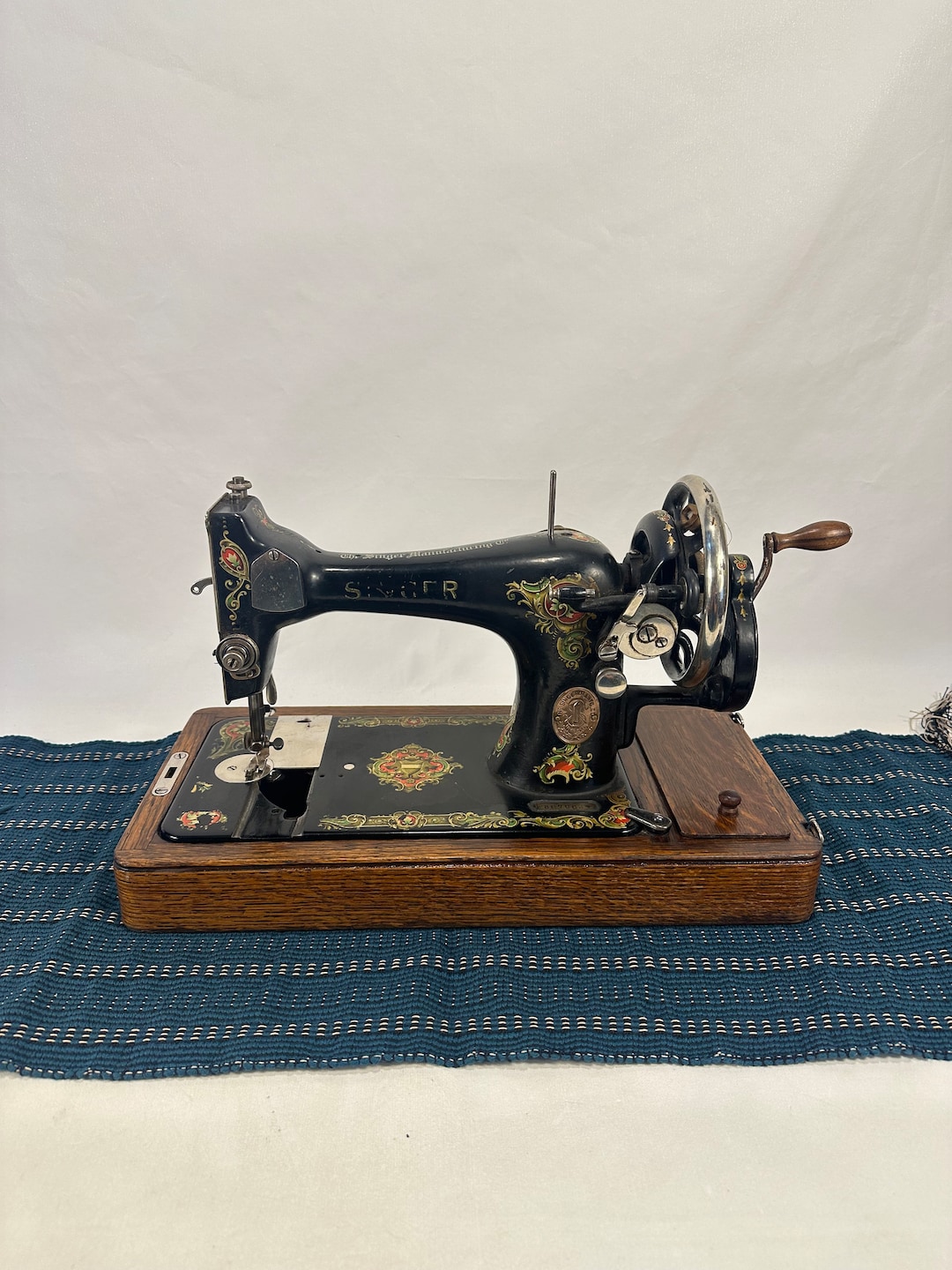 Vintage Singer Hand Crank Sewing Machine With Extra Equipment ...