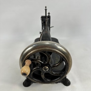 Antique Saxonia Regia 1800s - Double Thread Hand Crank Sewing Machine ...