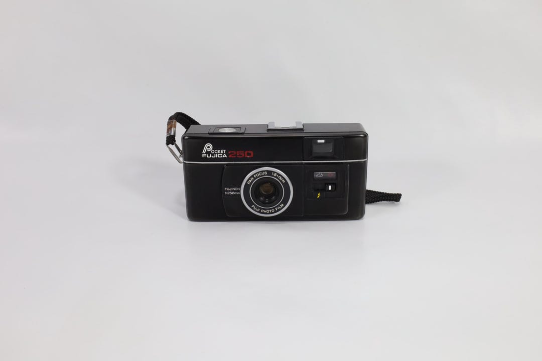 Fujica 25.6mm 250 Compact Camera | 1970s Vintage Camera | Classic ...