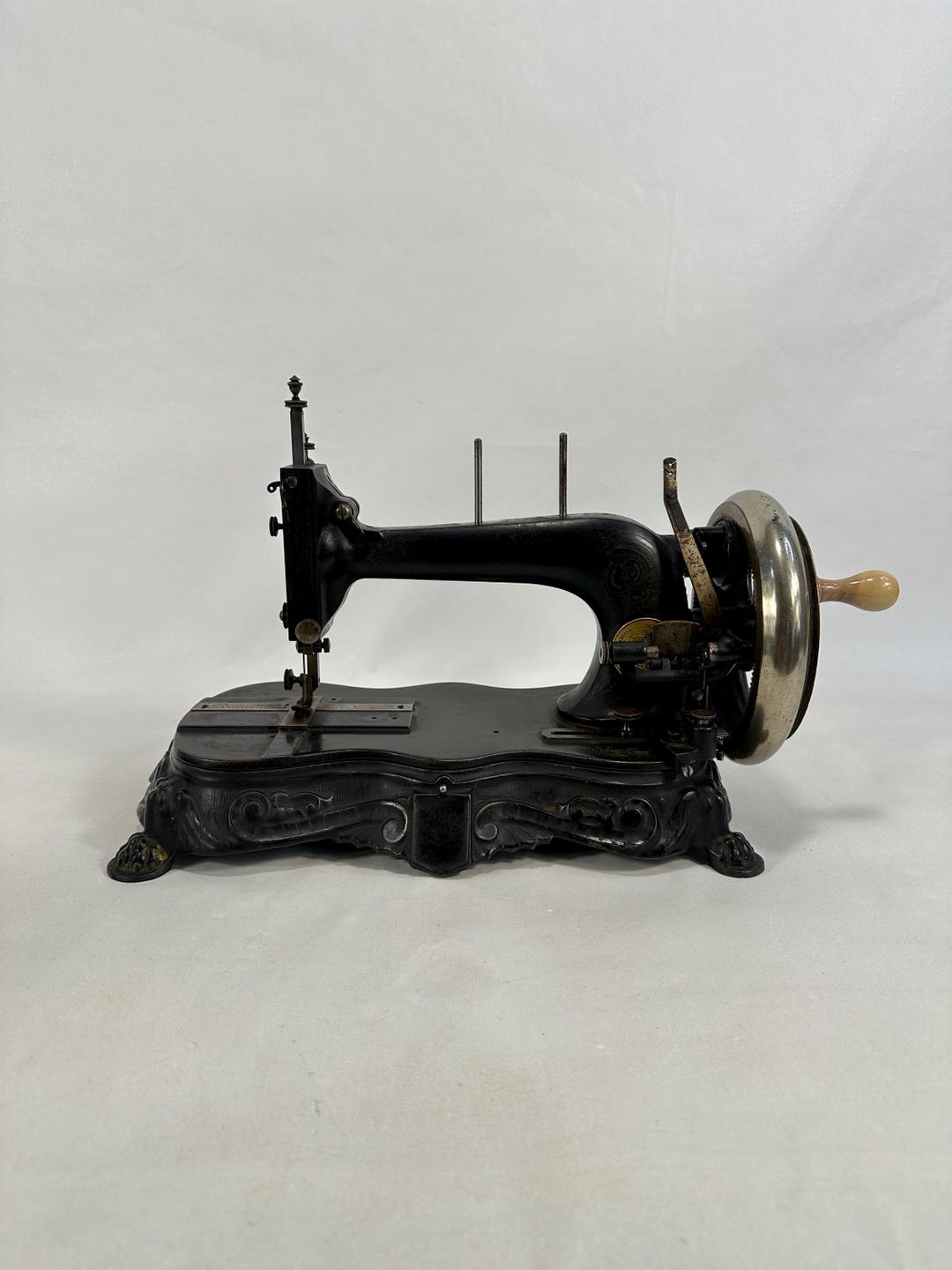 Antique Saxonia Regia 1800s - Double Thread Hand Crank Sewing Machine ...