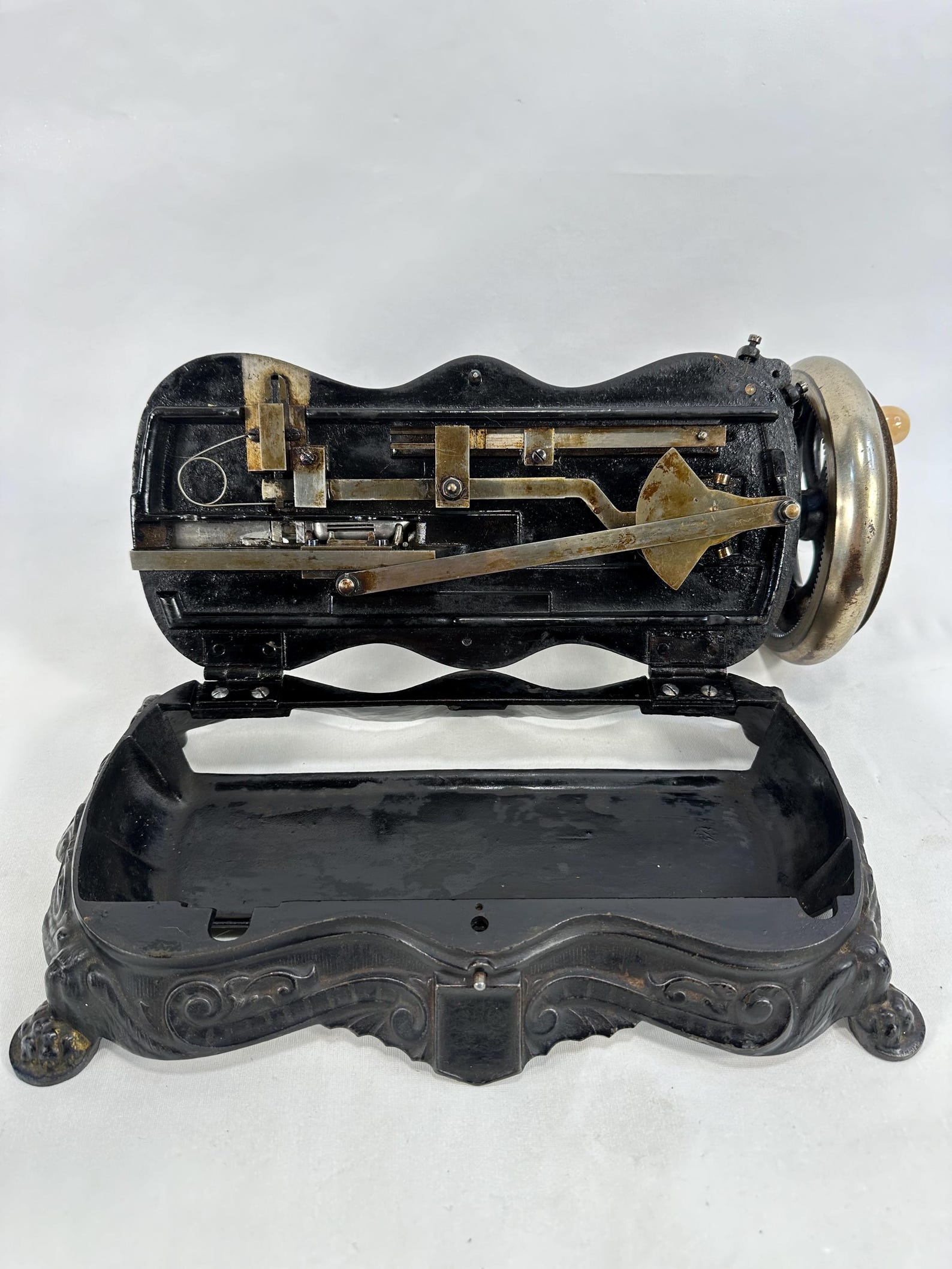 Antique Saxonia Regia 1800s - Double Thread Hand Crank Sewing Machine ...