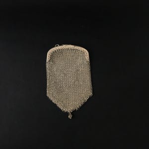 Vintage Silver Mesh Coin Purse With Double Clasp Interior – Elegant and ...
