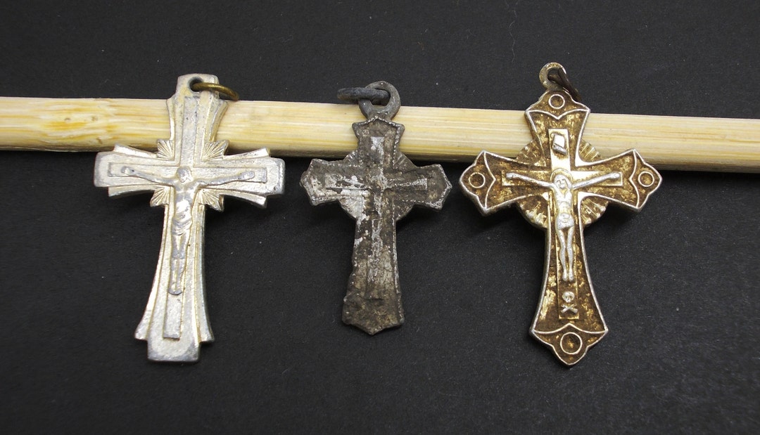 Three Crosses With Crucifixes - Etsy