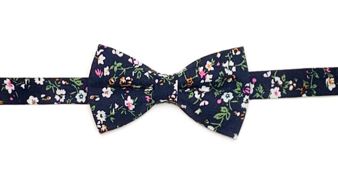 Navy Blue Floral Bow Tie, Wild Flower Floral Bow Tie, White Green ...