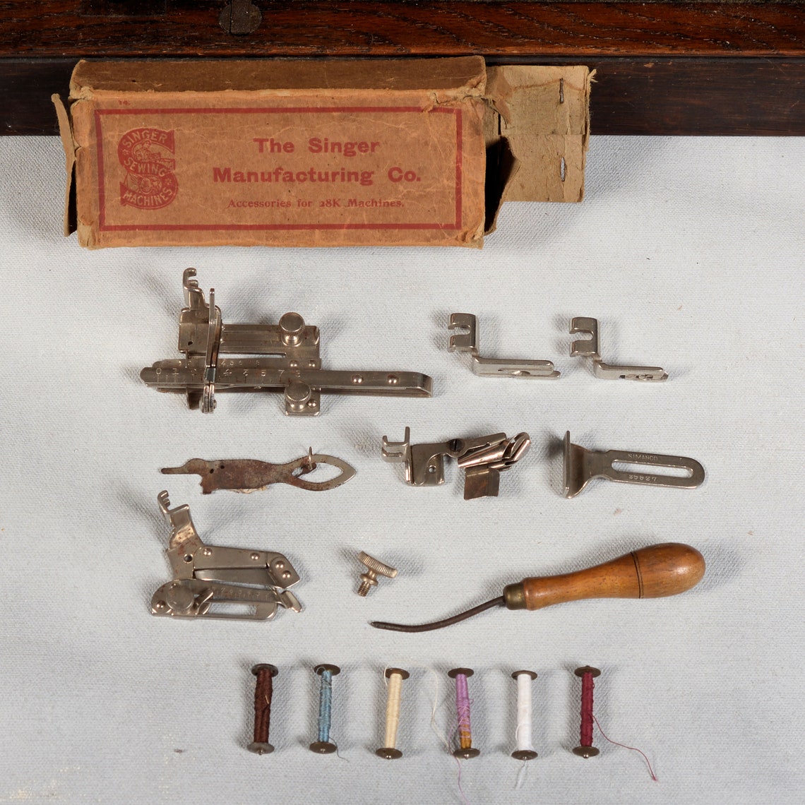 Vintage Hand Crank Singer Sewing Machine With Bentwood Case Cir. 1922 ...