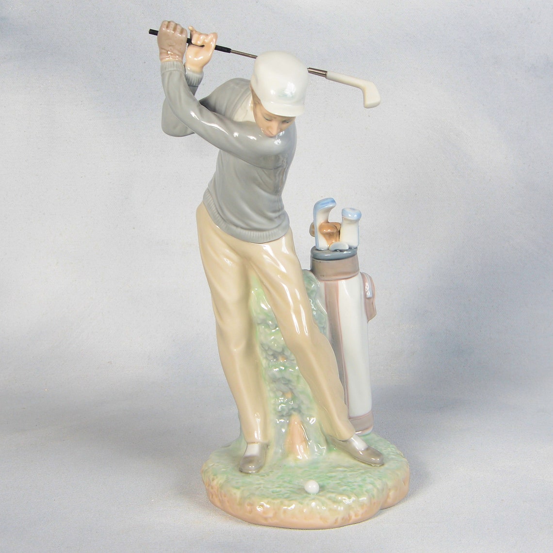 Lladro Golfer Figurine - Gentleman Swinging at Golf Ball - Etsy