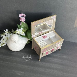 Jewelry Box. Pretty Paisley Jewelry Chest. Metallic Creamy Beige and ...