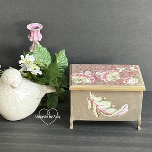 Jewelry Box. Pretty Paisley Jewelry Chest. Metallic Creamy Beige and ...