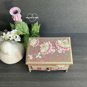 Jewelry Box. Pretty Paisley Jewelry Chest. Metallic Creamy Beige and ...