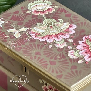 Jewelry Box. Pretty Paisley Jewelry Chest. Metallic Creamy Beige and ...