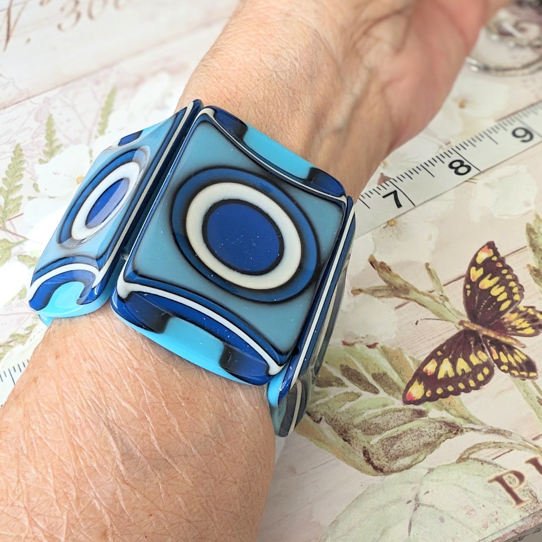 MOD 60s Lucite Laminated Eyeballs Stretch Bracelet, Aqua, White, Dark ...
