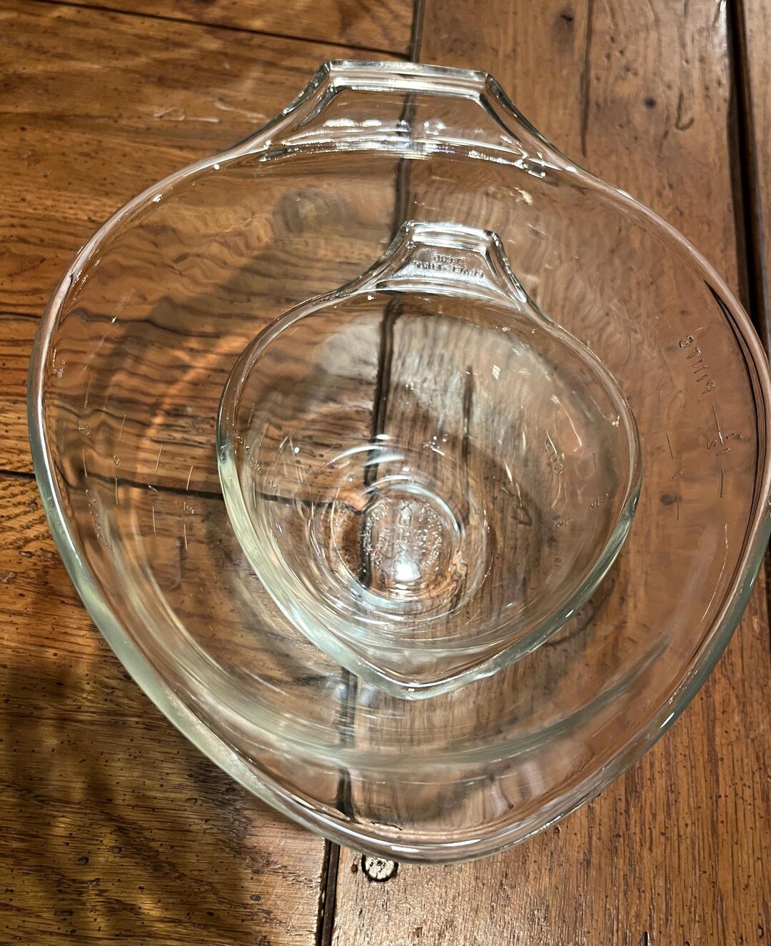 Vintage PYREX Teardrop Measuring Cups, Set of 2 - Etsy