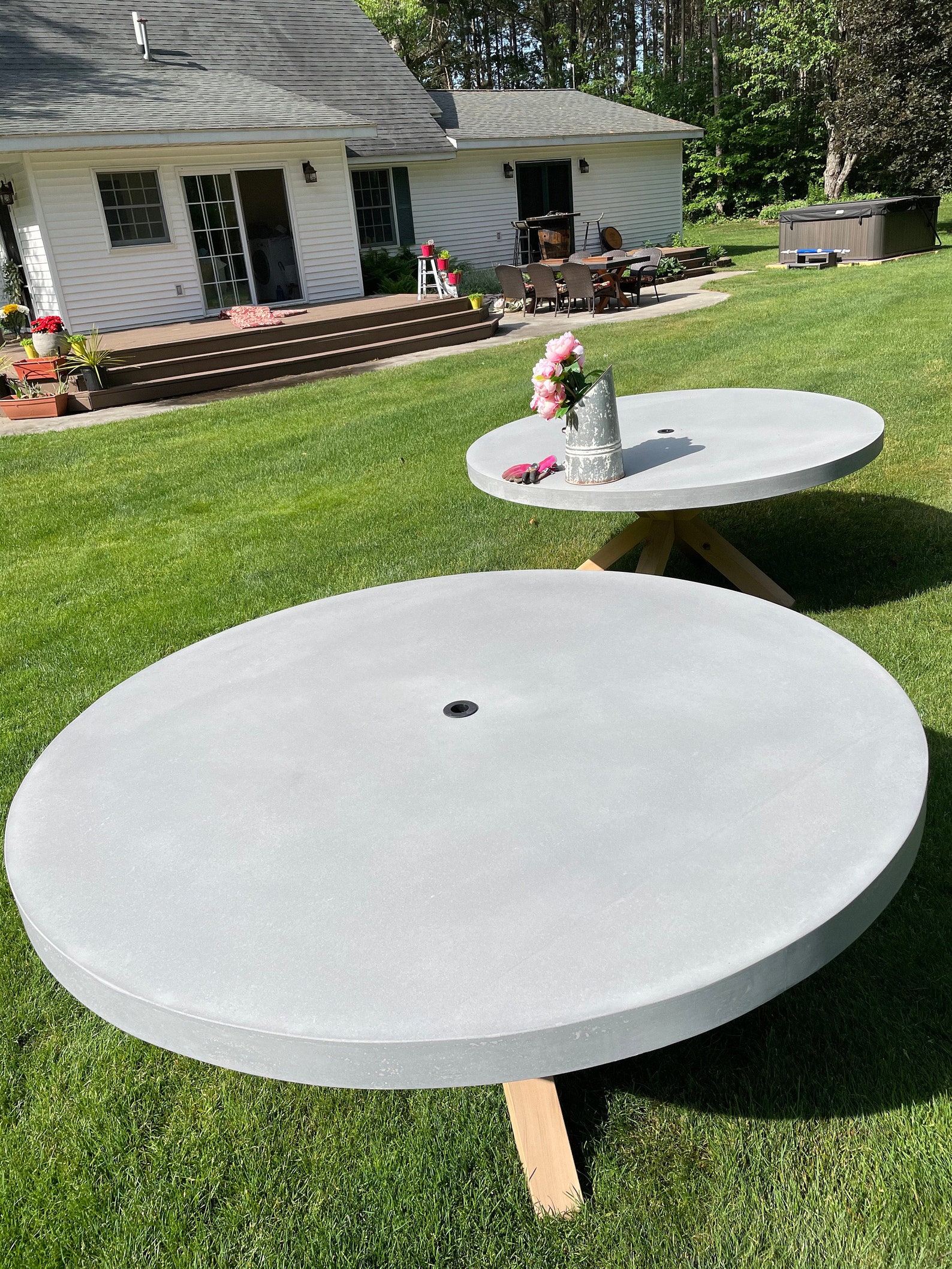 Custom Round Concrete Table | Wood Base - Etsy
