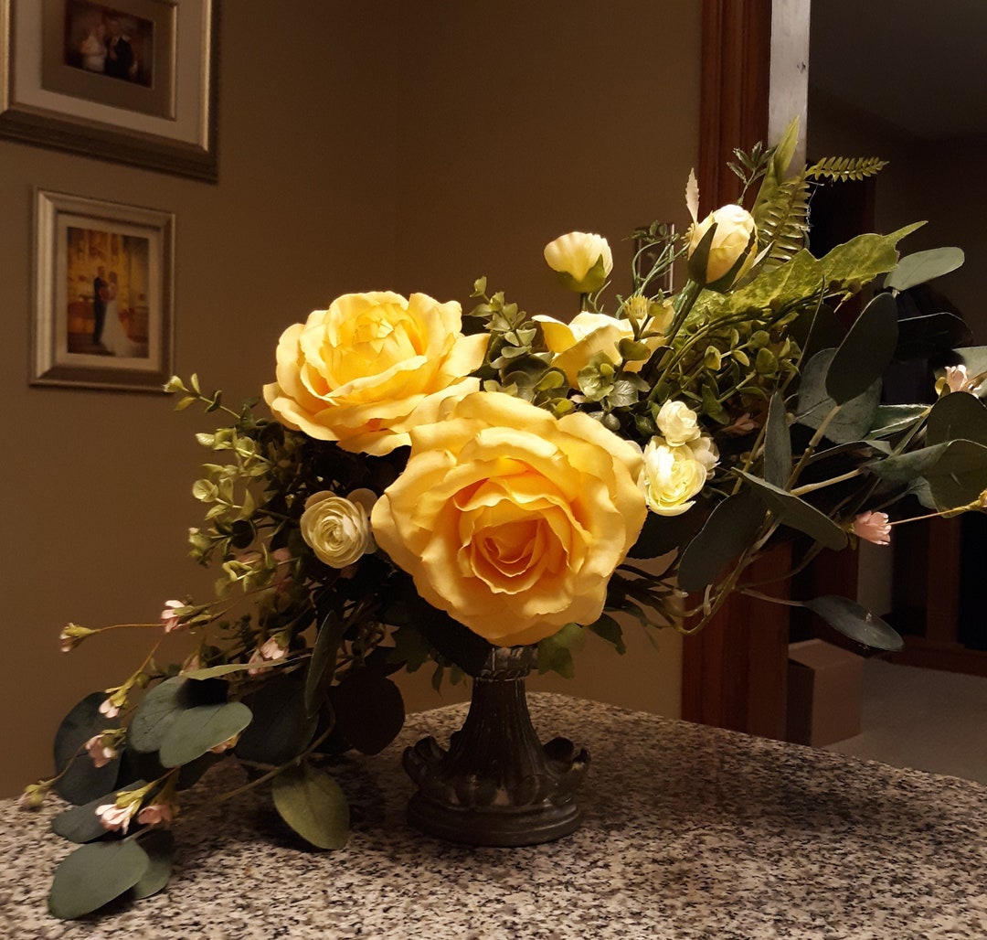 Gorgeous Yellow Rose Bridal Centerpiece With Pink Rose Backing Against ...