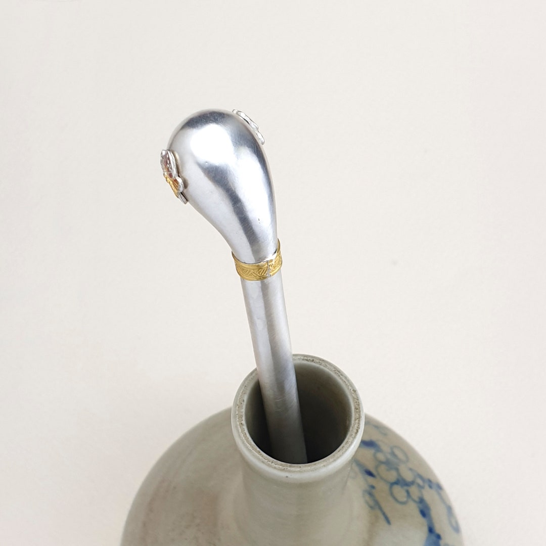 Korea Binyeo (비녀) Binyeo – the Traditional Korean Hairpin Worn in a ...