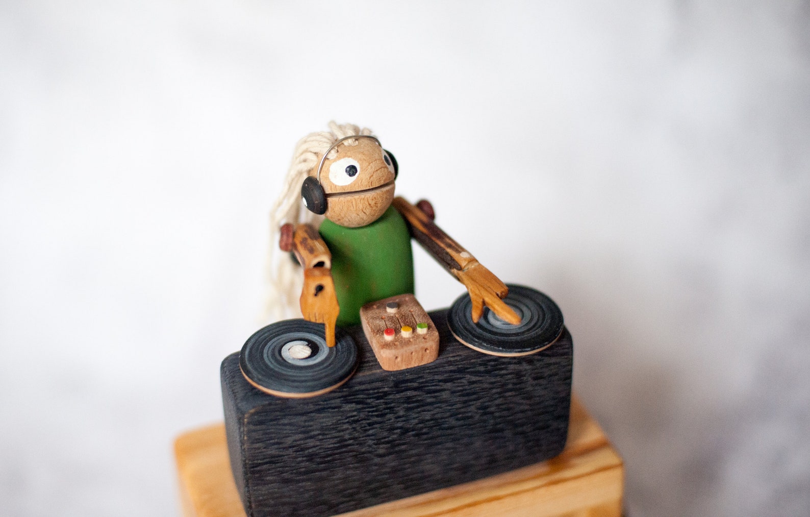 Wooden DJ Automate Handcrafted. Kinetic Sculpture Automaton - Etsy