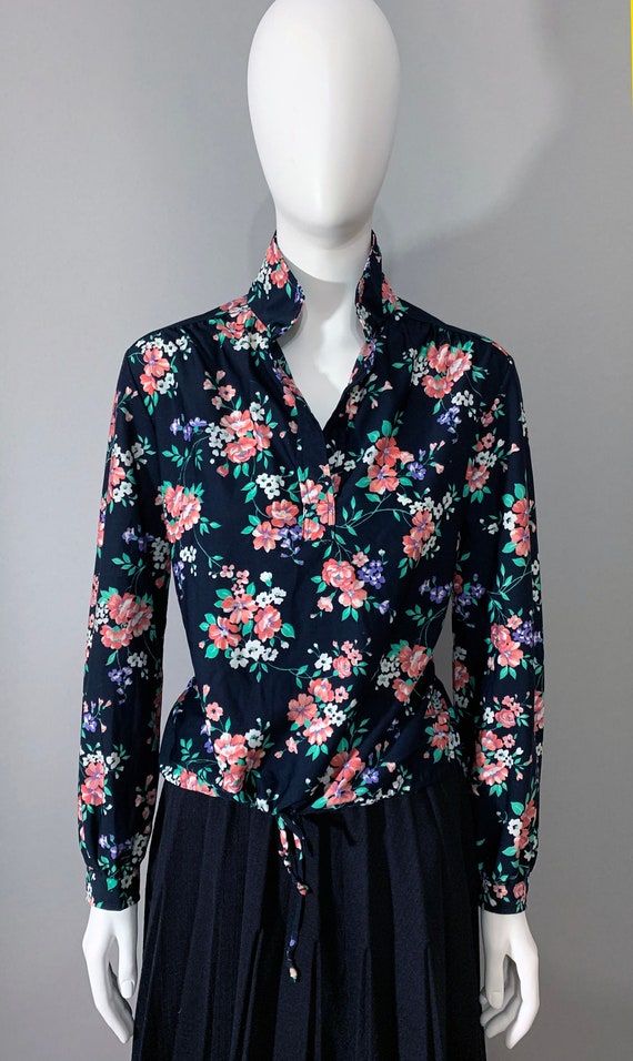 1970s Women's Pink & Black Floral Drawstring Top - Gem