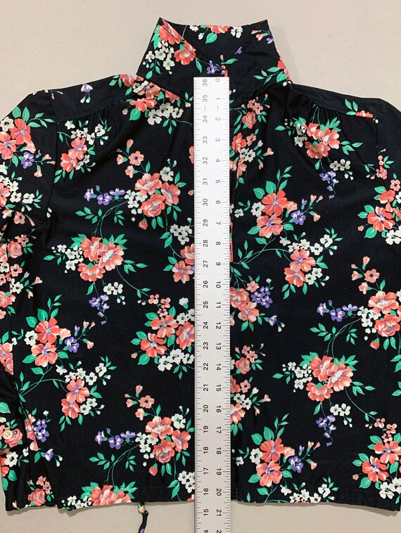 1970s Women's Pink & Black Floral Drawstring Top - Gem