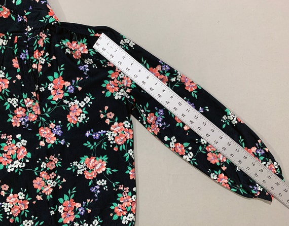 1970s Women's Pink & Black Floral Drawstring Top - Gem