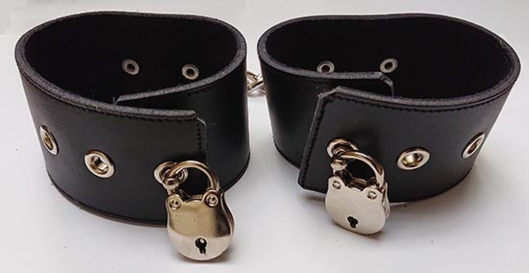 CLEARENCE 100% Real Leather Bondage Lockable Wrist Restraints & Chain ...