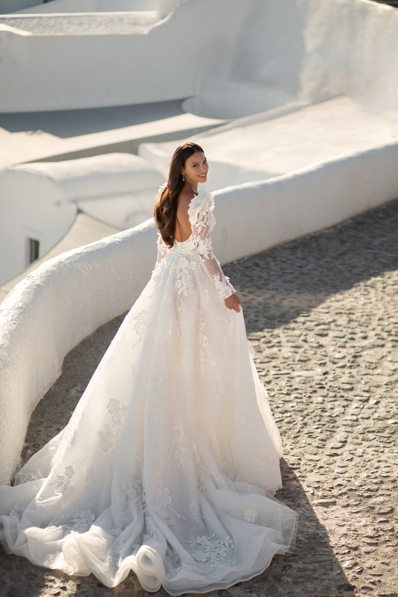 Luxurious Princess Long Sleeve Square Neckline Open Back Puffy ...