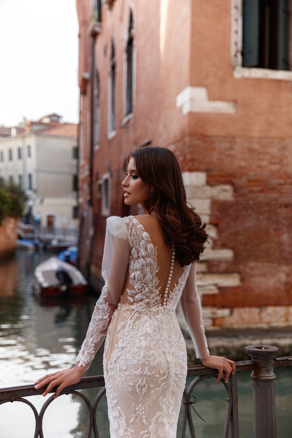 Luxurious Mermaid Fitted Silhouette Transparent Long Sleeve Lace ...