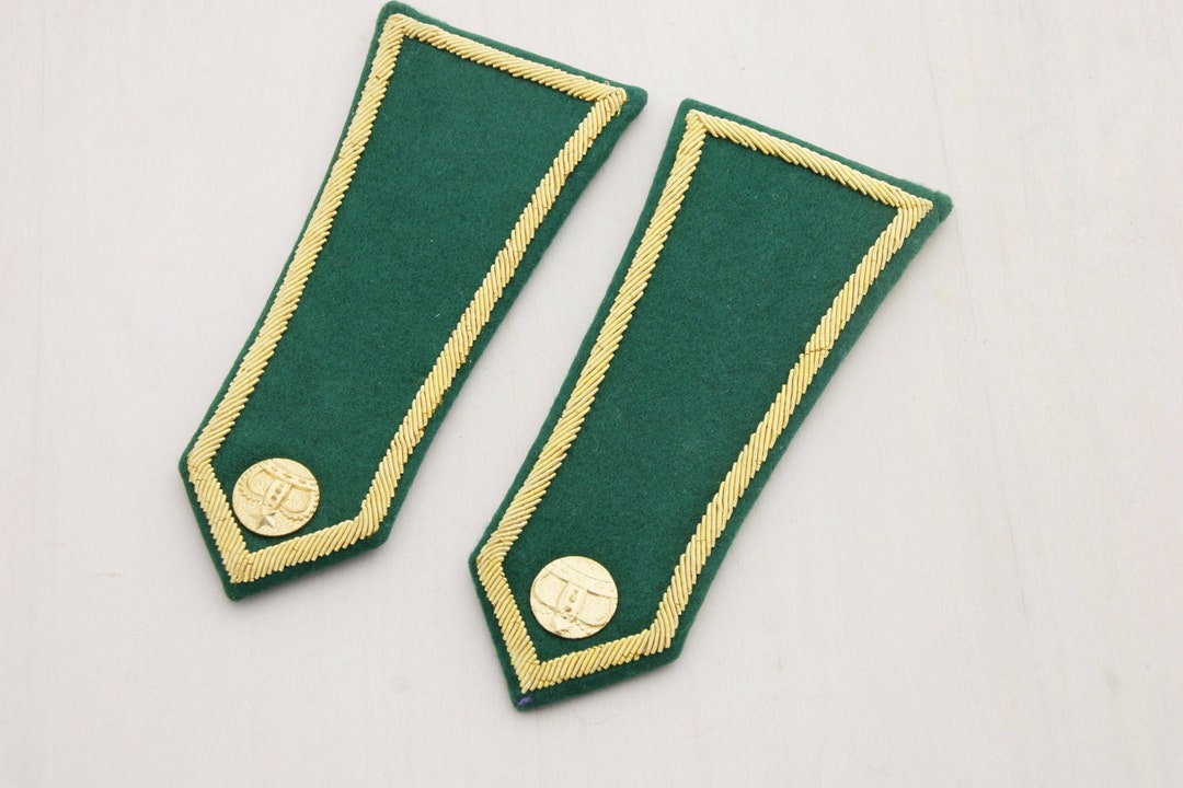Military Shoulder Flaps, Effects, Epaulettes, Shoulder Pieces Militaria ...