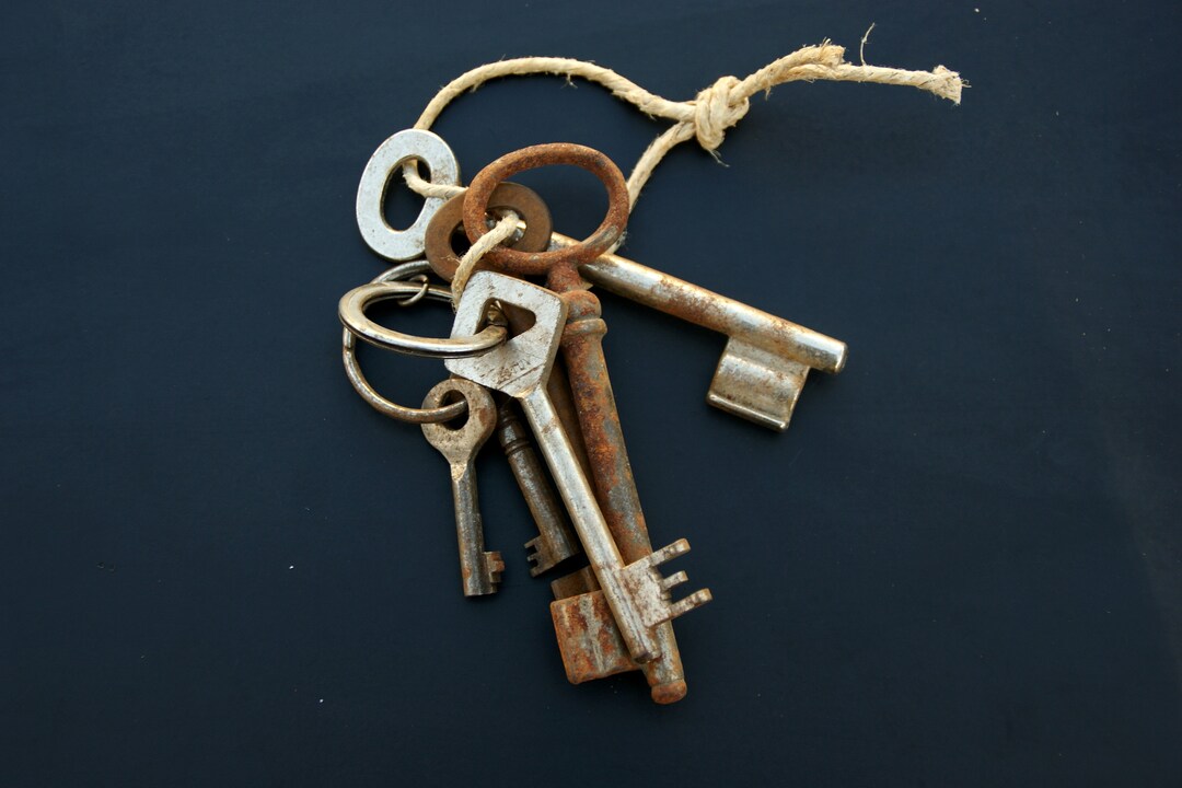 Antique Keychain, Vintage Key Set, 6 Old Keys - Etsy