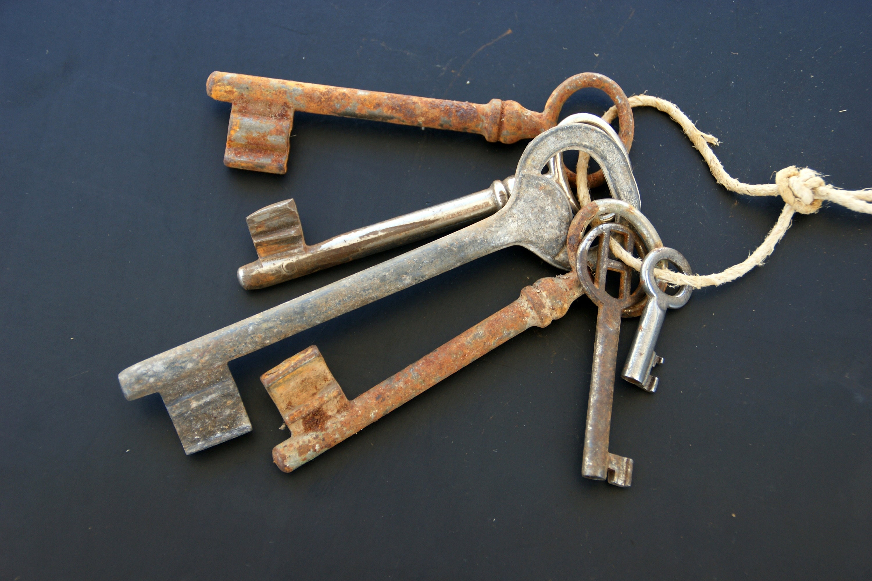 6 Old Keys Rusty Keychain Antique Key Mixed Lot Shabby - Etsy UK
