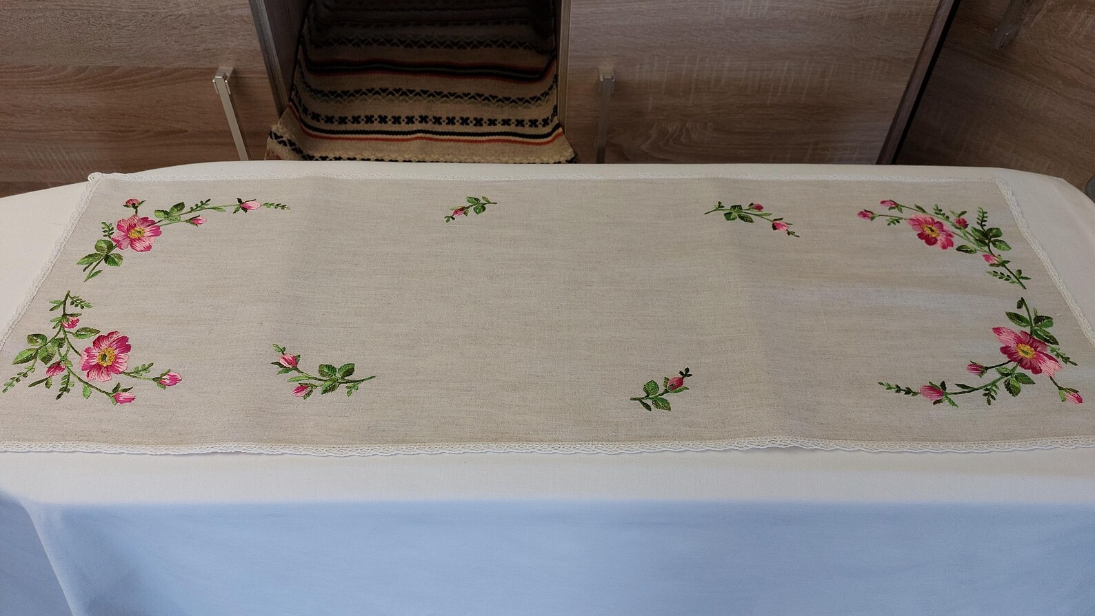Hand Embroidered Floral Vintage Table Topper, Floral Table Runner ...