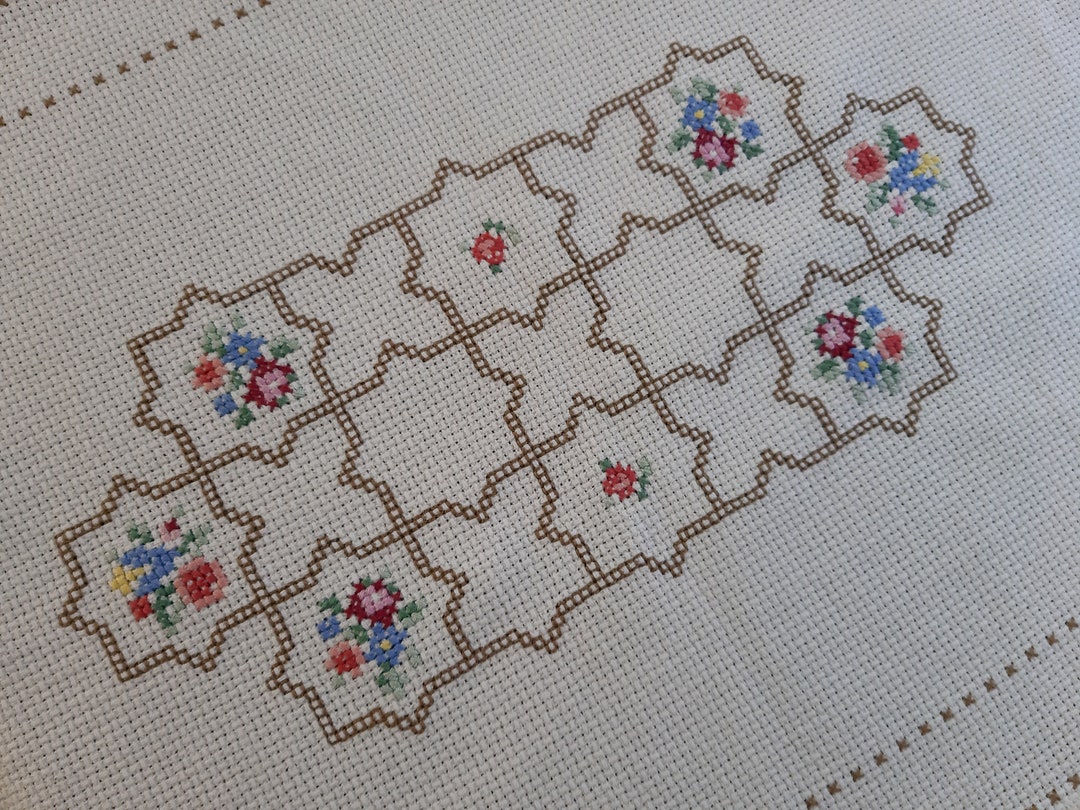 Vintage Hand Embroidery Floral Decorative Table Decor Tablecloth Floral ...