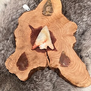 Arrowhead Display on Cedar Tree Round - Etsy