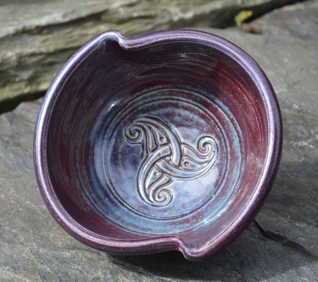 Irish Celtic Pottery 'trinity Knot Bowl' - Etsy