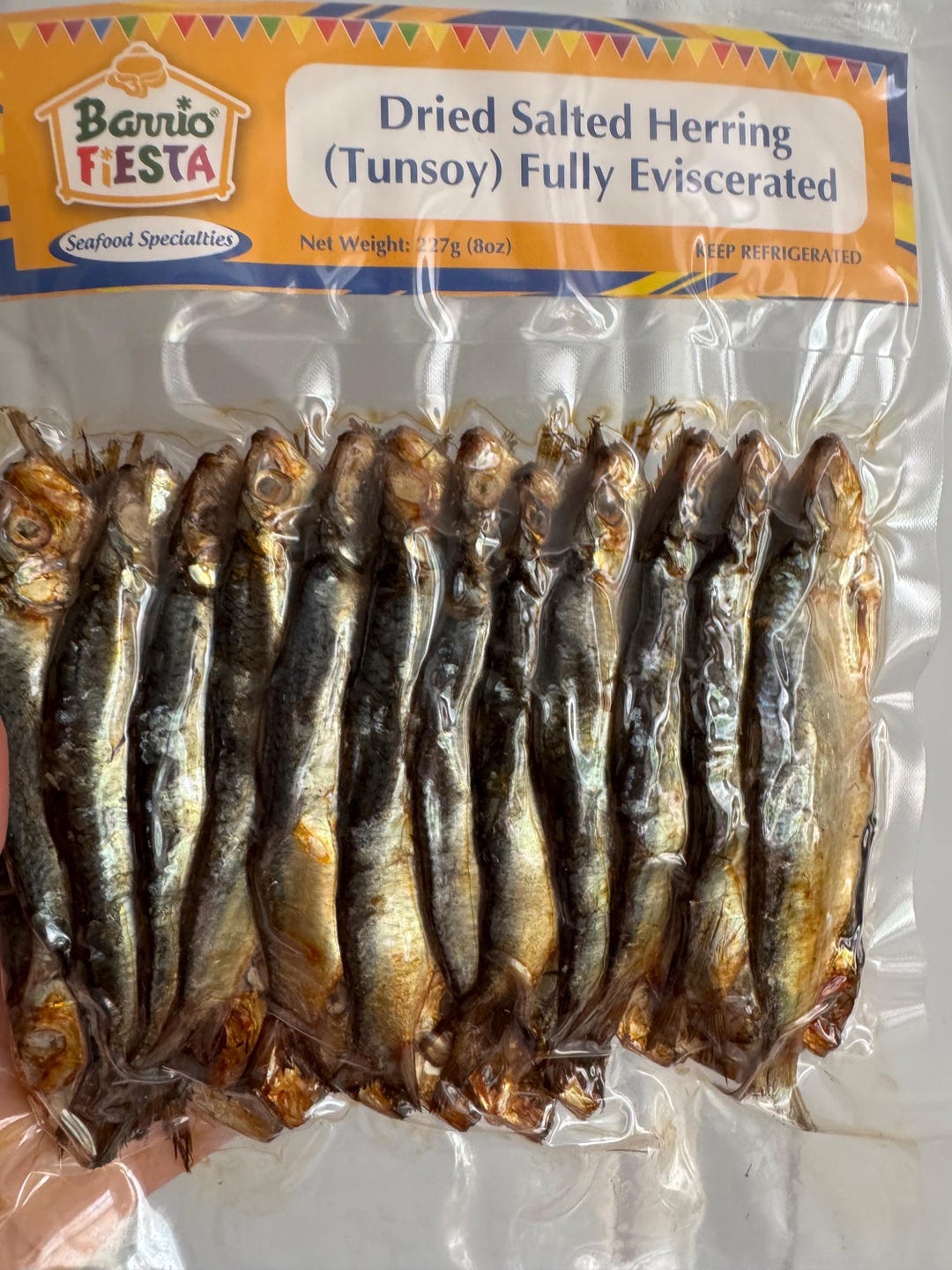 Poisson séché salé - Tuyo ou hareng séché. Prix indiqué par paquet de 8 ...