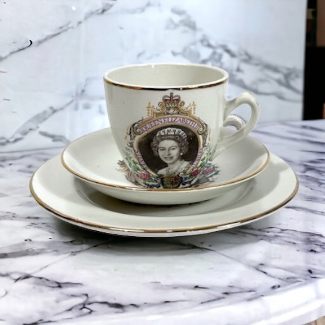 Vintage Falcon Ware QUEEN ELIZABETH II Silver Jubilee Teacup With ...