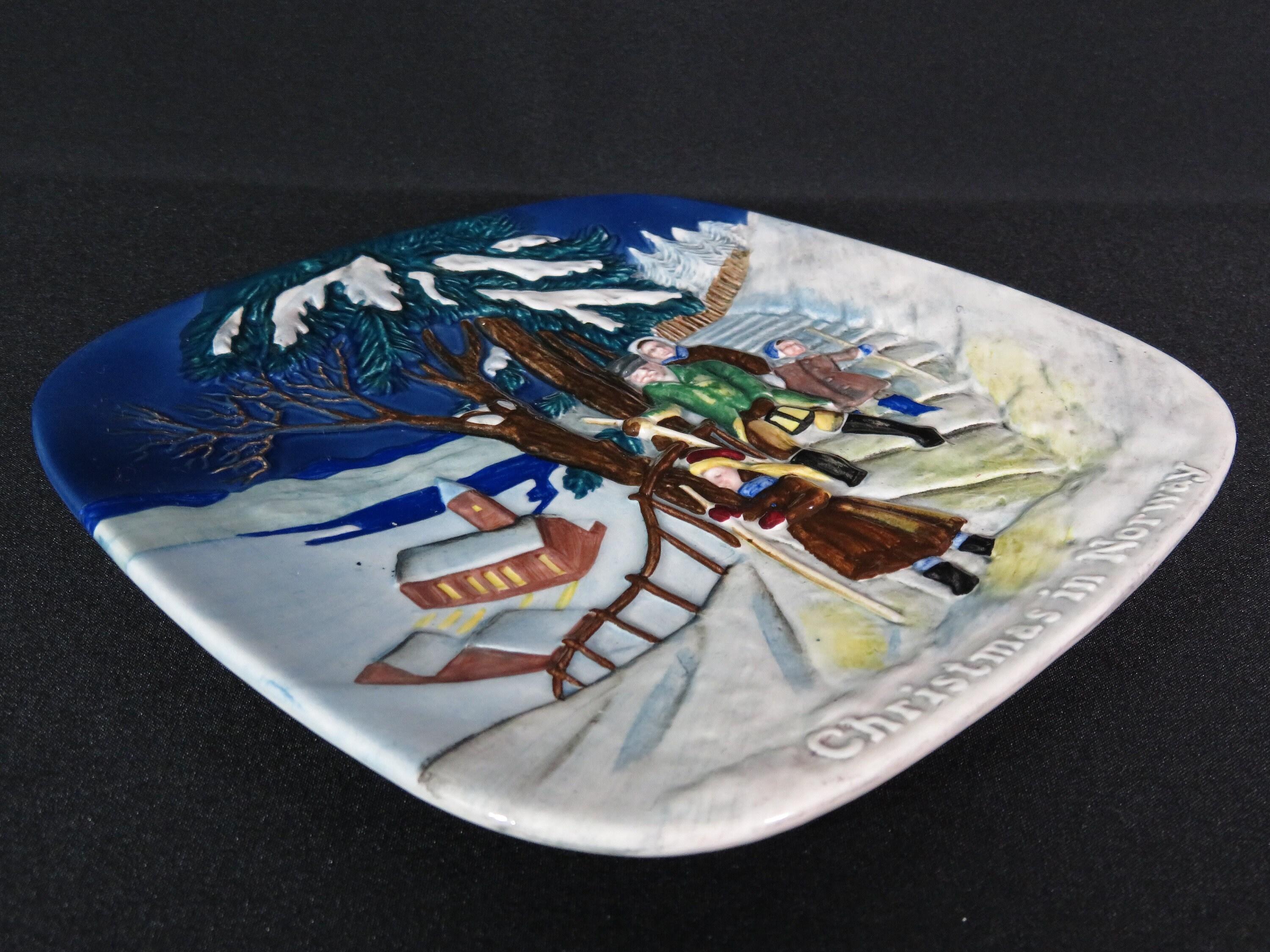 Vintage BESWICK Royal Doulton Group 1975 3D Display Plate - Etsy UK Vintage BESWICK Royal Doulton Group 1975 3D Display Plate - Etsy UK
