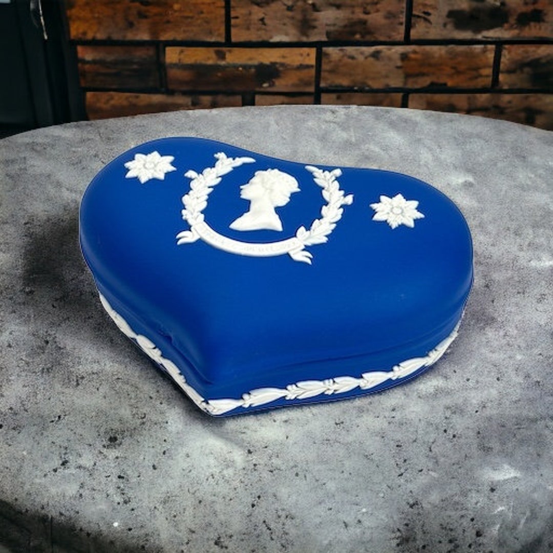 Wedgwood Jasper Ware Portland Blue Heart Shape QUEEN Trinket Box - Etsy