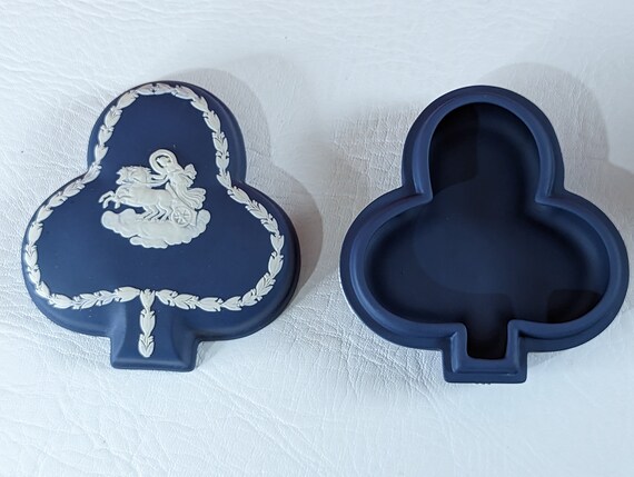 WEDGWOOD Jasperware Portland Blue Box in Club Shape - Gem
