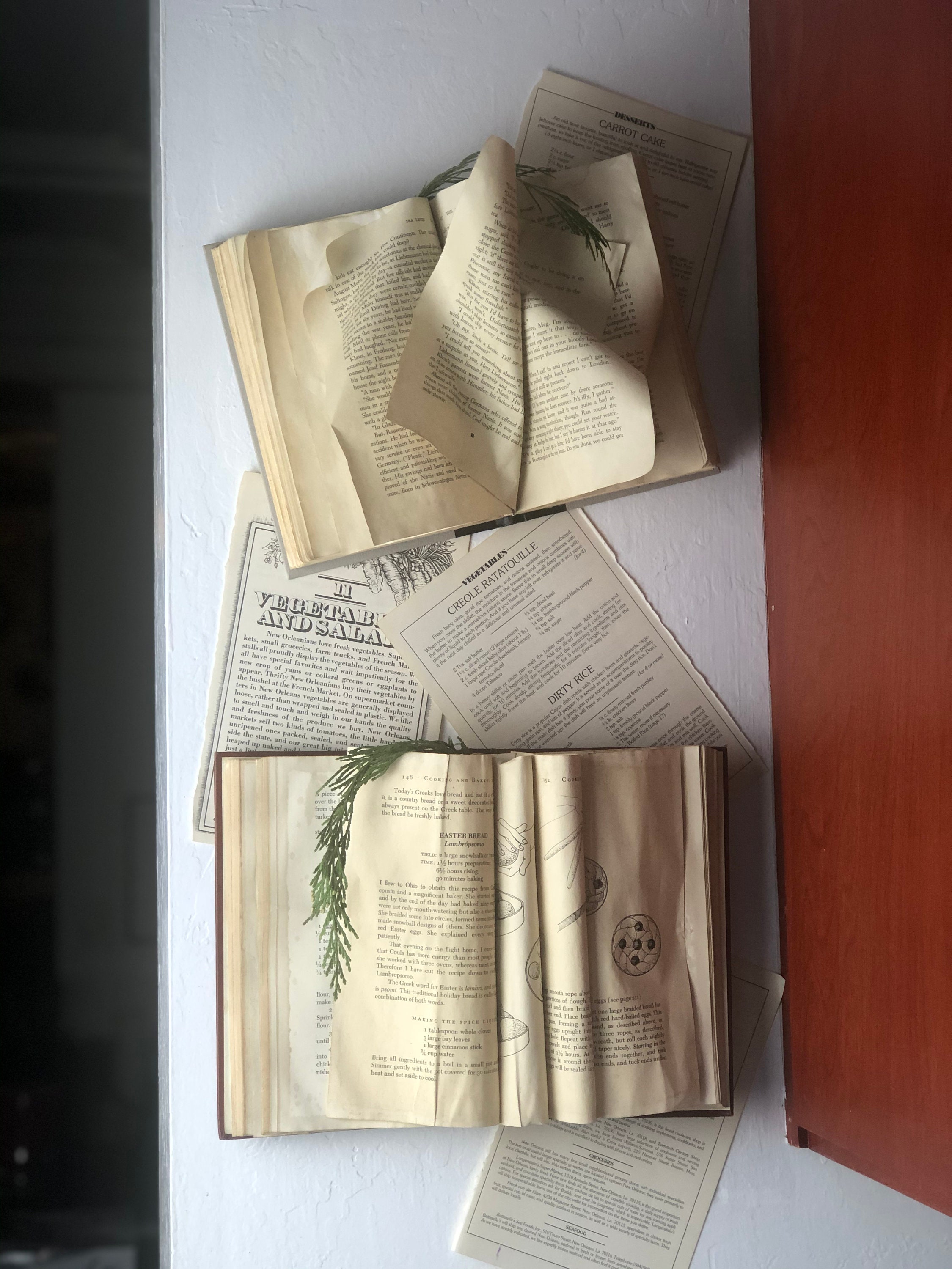 Pared de arte de libro doblado reciclado vintage angustiado por pieza ...