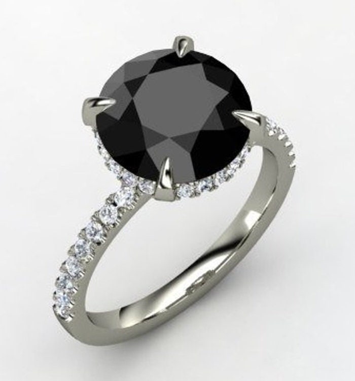 Carrie bradshaw black diamond store
