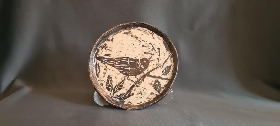Home Decor Brown Serving Plate With Bird Pattern, Sgraffito Kitchen ...