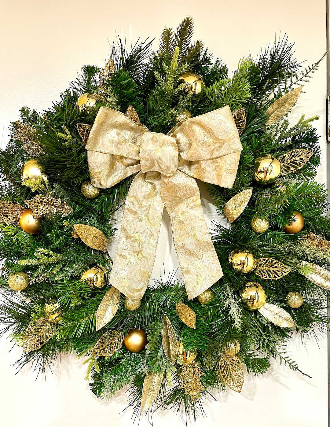 Christmas Gold Wreath, Holiday Magnolia Gold Leaf Wreath, Traditional ...