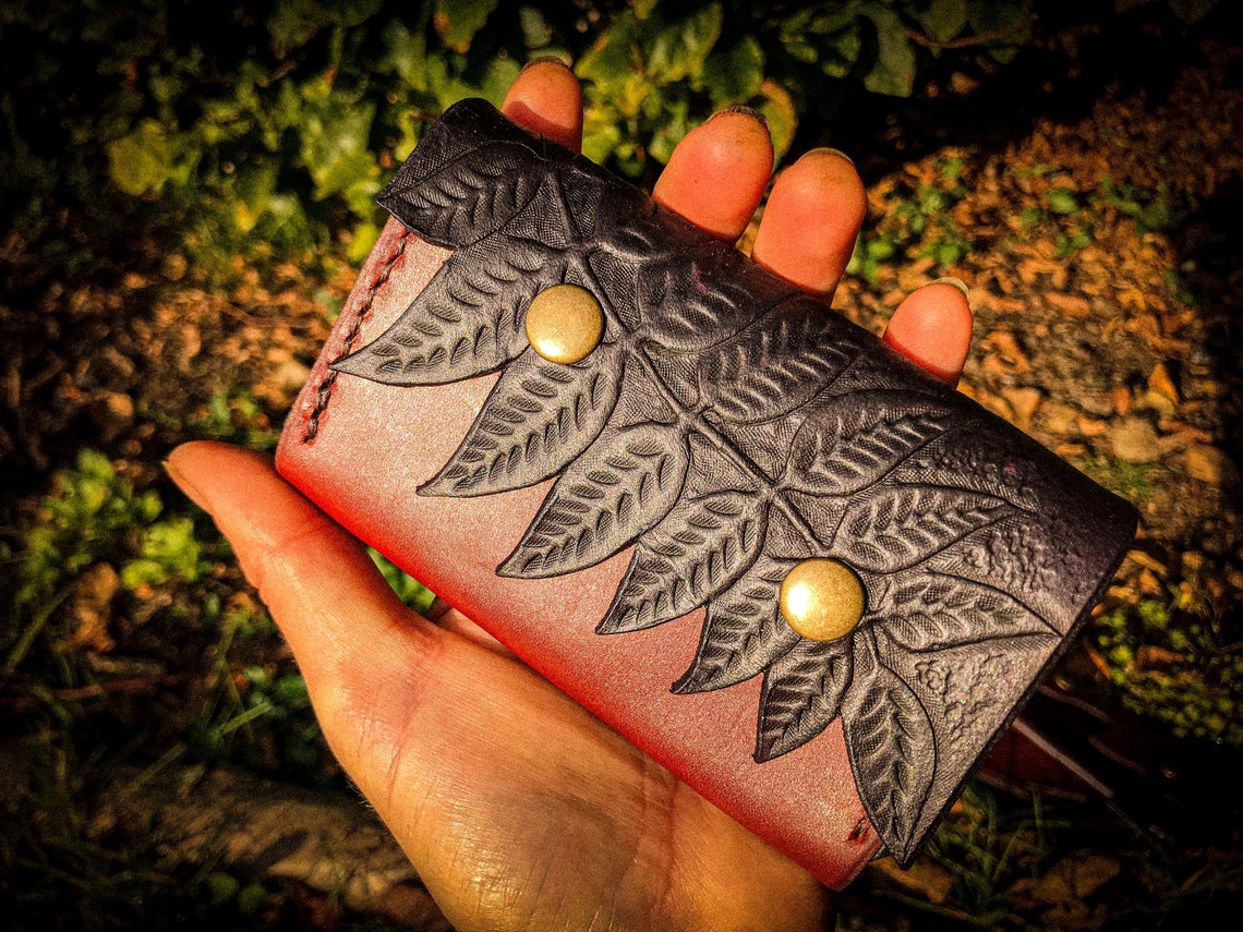 Custom Leather Leaf Purse Wallet Bespoke Handmade Carved Tooled Purse ...
