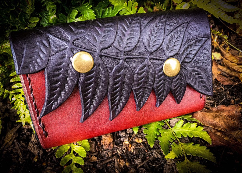 Custom Leather Leaf Purse Wallet Bespoke Handmade Carved Tooled Purse ...