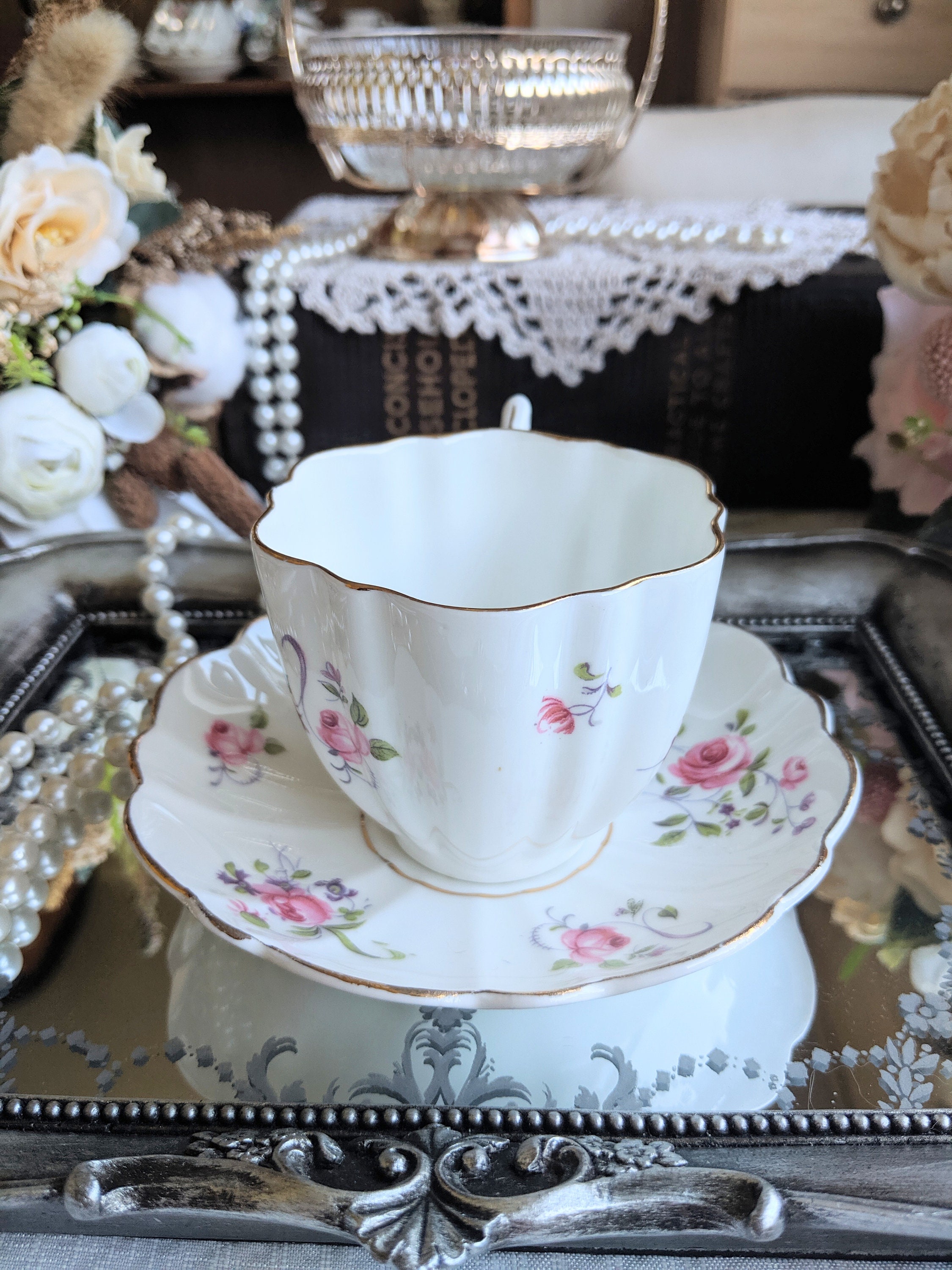 Pretty Vintage Victoria Pink Roses Victorian Scalloped Shape - Etsy